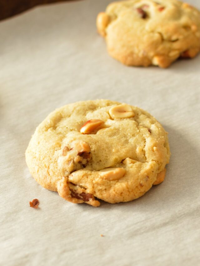 Mixed Nuts Cookies - caramel and cashews
